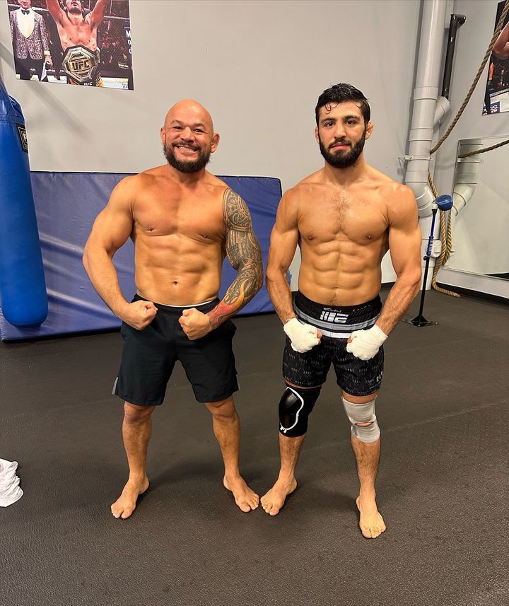 Арман Царукян и 40-летний Глейсон Тибау показали актуальную физическую ...