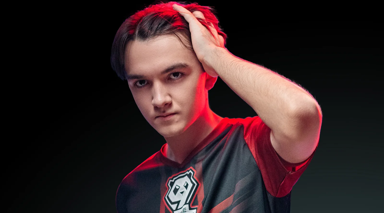 Знакомство с «Дотой», старт карьеры, The International 2023: интервью с Матвеем MieRo Васюниным ...