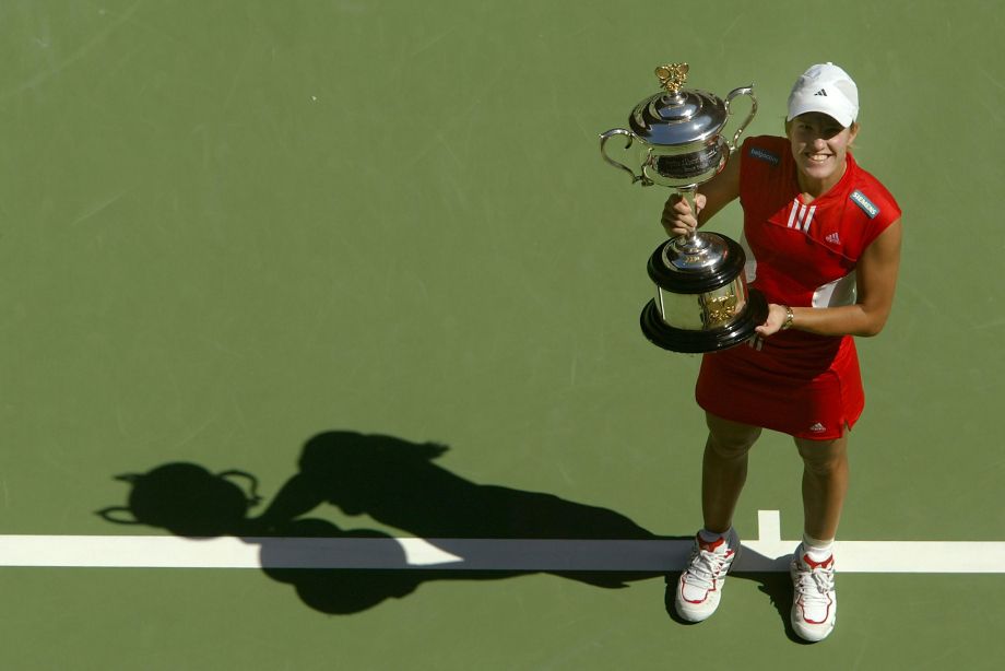 Жюстин Энен — Ким Клейстерс, финал Australian Open — 2004 с судейской ...