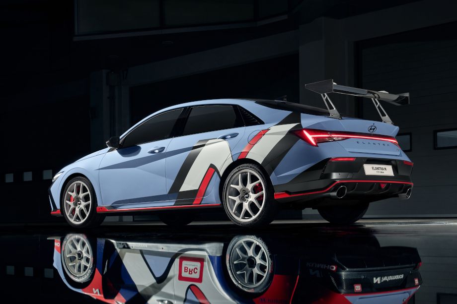 В Hyundai представили Elantra N, вдохновлённую гоночной машиной TCR ...