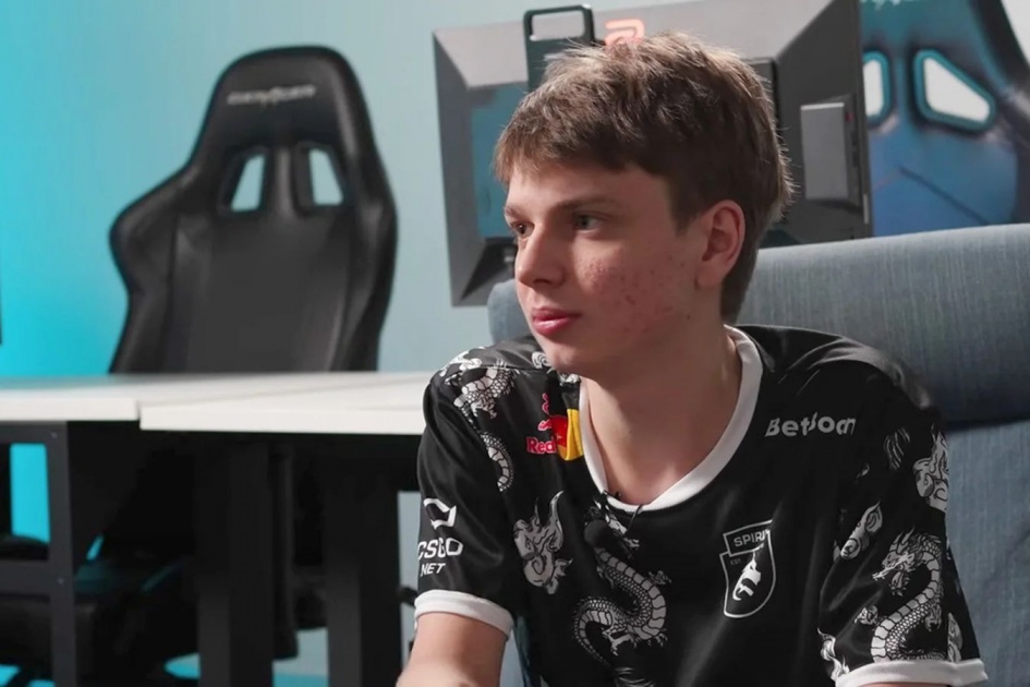 17-летний россиянин Максим kyousuke Лукин перешёл в Falcons по CS 2 ...