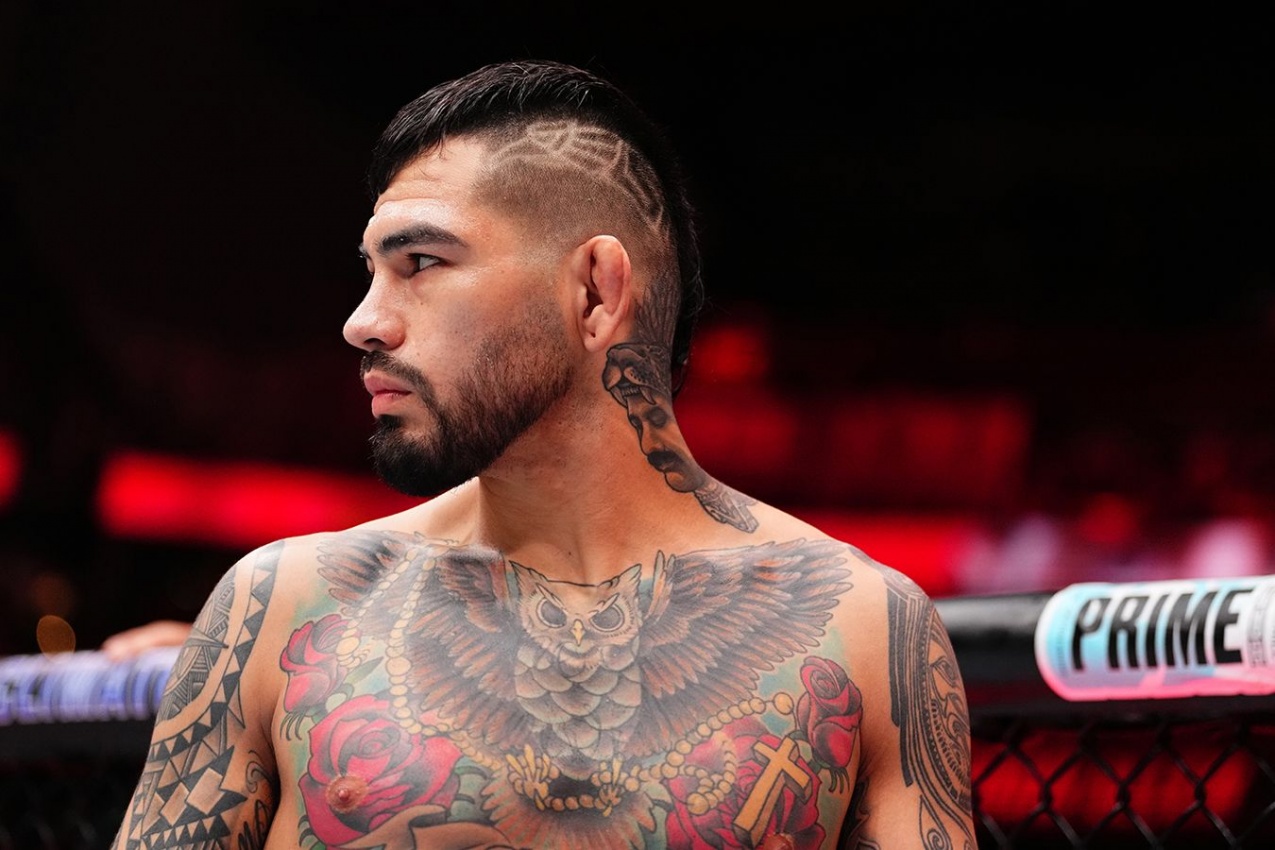 Роман Долидзе сабмишеном проиграл Энтони Эрнандесу в главном бою ...