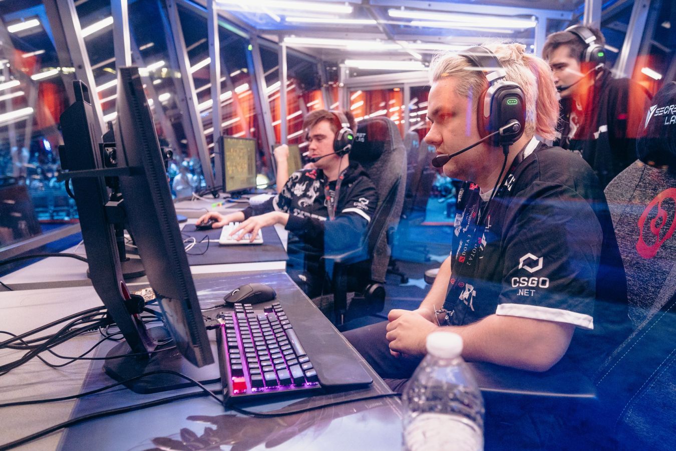 Российские Team Spirit и PARIVISION первыми вышли в плей-офф PGL ...