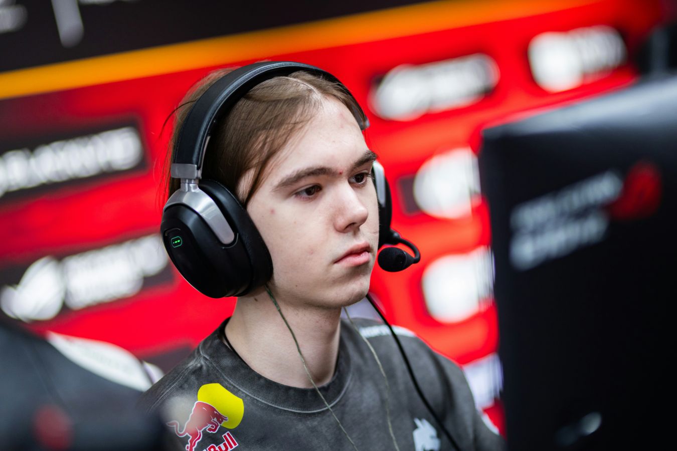 Donk сделал клатч 1v5 на матче с Vitality на BLAST Rivals Fall — 2025 по CS 2 - Чемпионат