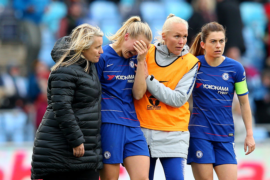 Тренер «Челси» призвала уменьшить ворота в женском футболе - Чемпионат