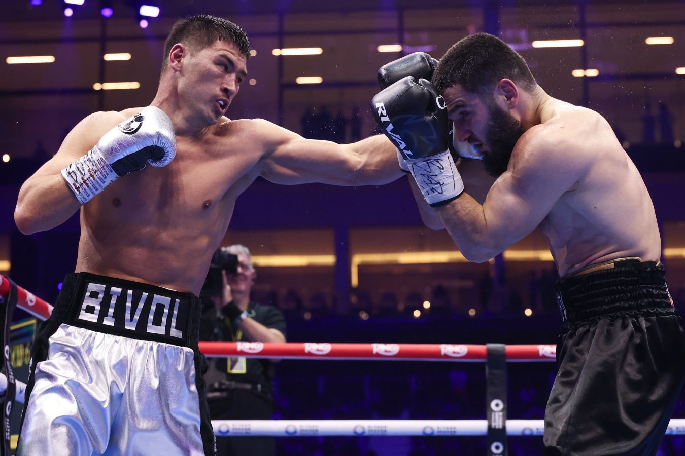 Теренс Кроуфорд оценил победу Бивола в реванше с Бетербиевым - Чемпионат