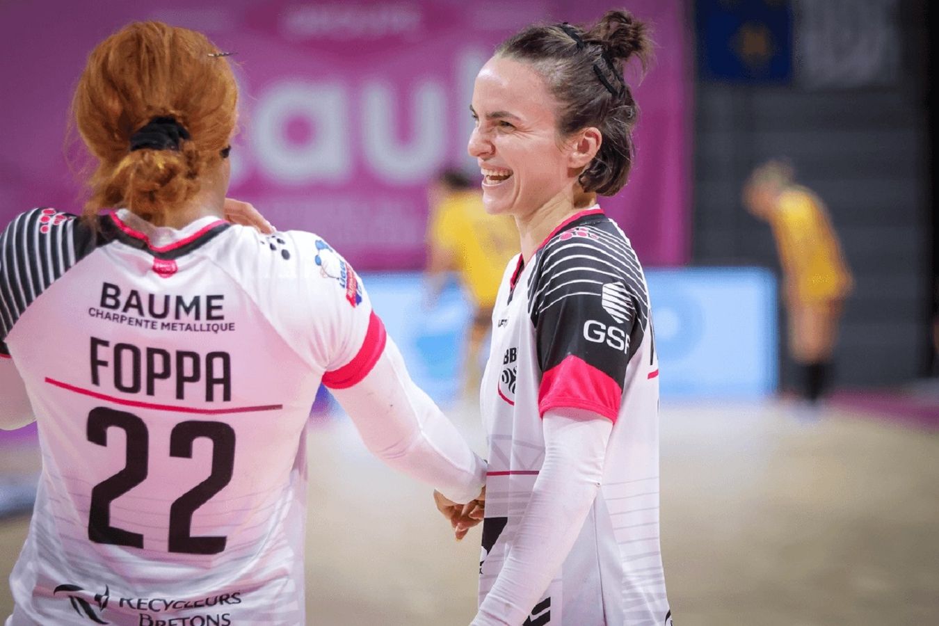 «Выгляжу как стильный бомж». Анна Вяхирева рассказала, как одевается во ...