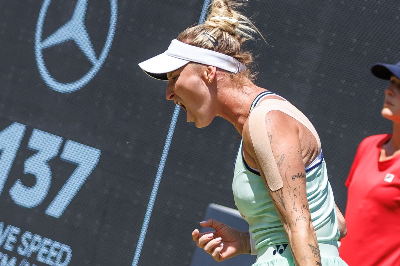 Маркета Вондроушова — Ван Синьюй, результат матча 22 июня 2025, счет 7: ...