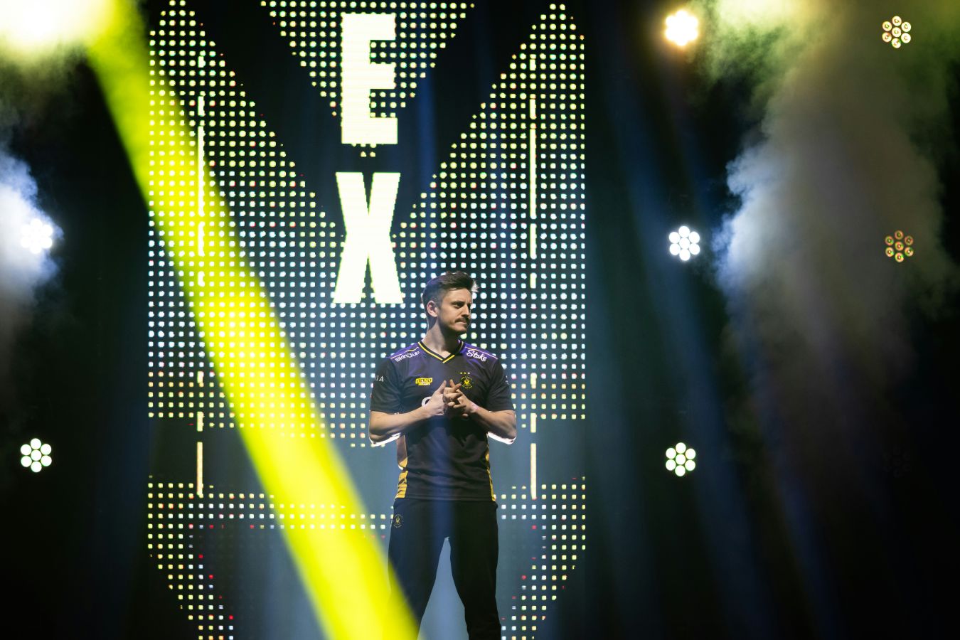 «Респект этим ребятам». apEX оценил игру PARIVISION после финала PGL ...