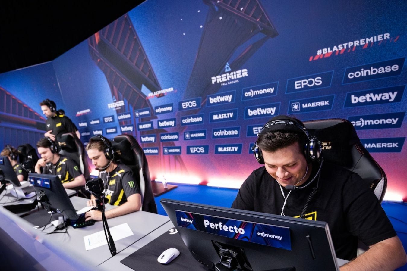 NAVi обыграла Team Spirit в стартовом матче ESL Pro League S16 по CS:GO - Чемпионат