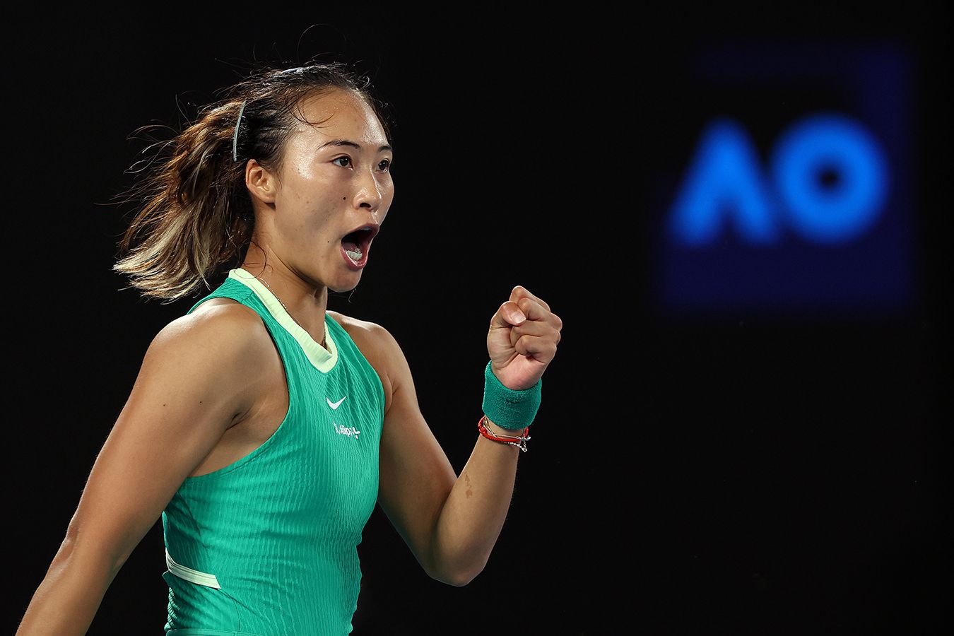 Чжэн Циньвэнь пробилась в четвертьфинал турнира в Лондоне, где сразится ...