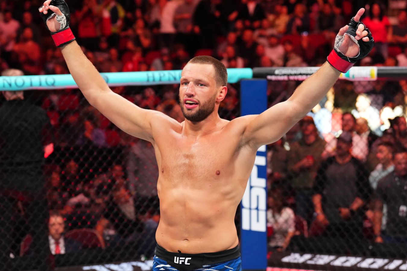 Кормье считает, что остановка боя спасла де Риддера от лишних травм ...