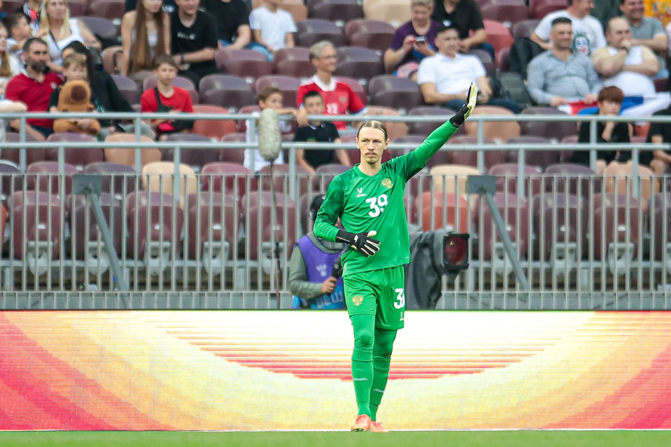 «Всё идёт не так, как хочешь». Сафонов — о переходе россиян в Европу ...