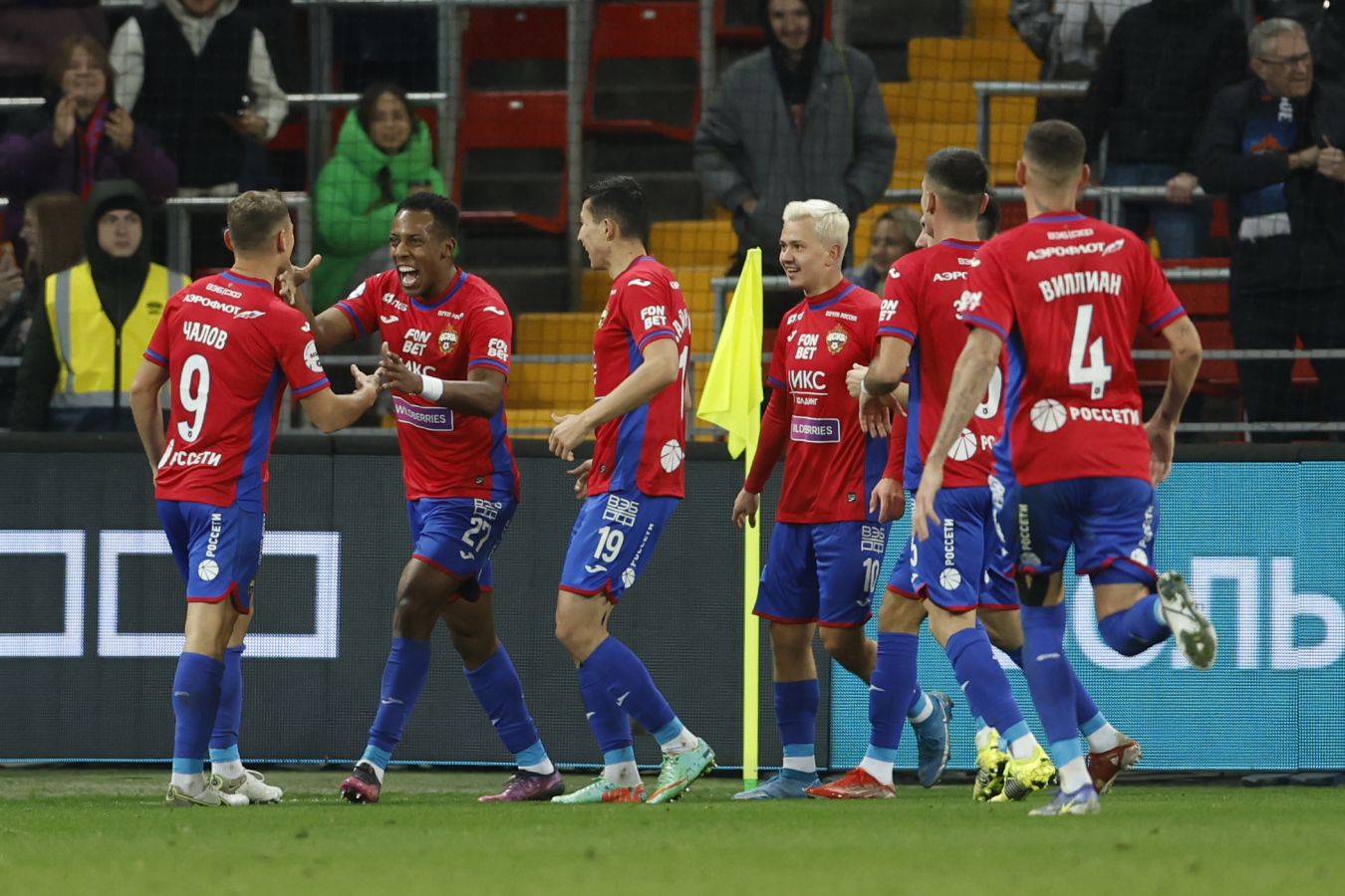 Чалов объяснил, почему сыграл в цу-е-фа с Мойзесом после забитого гола ...