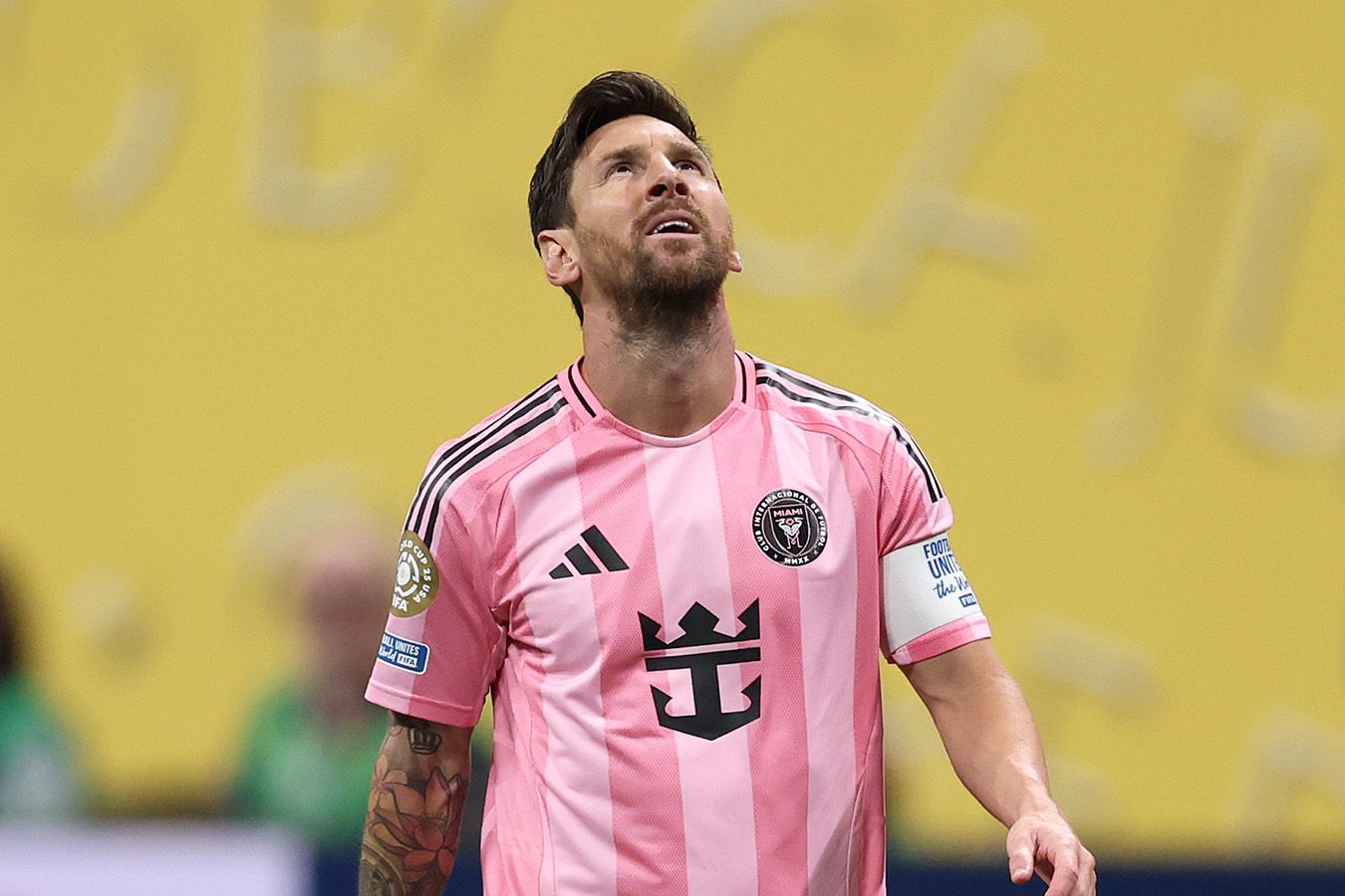 Забивший победный гол со штрафного Месси признан лучшим игроком матча с ...