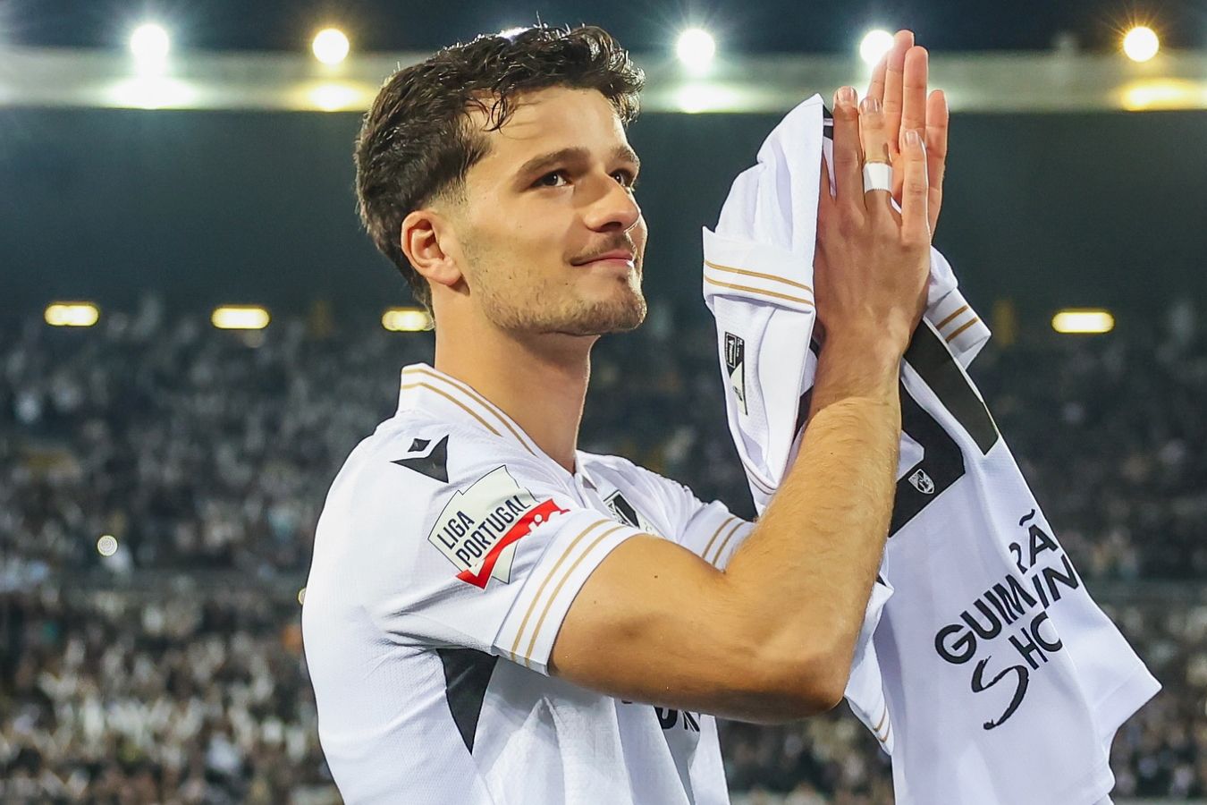 ЦСКА проявляет активный интерес к опорному полузащитнику «Витории ...