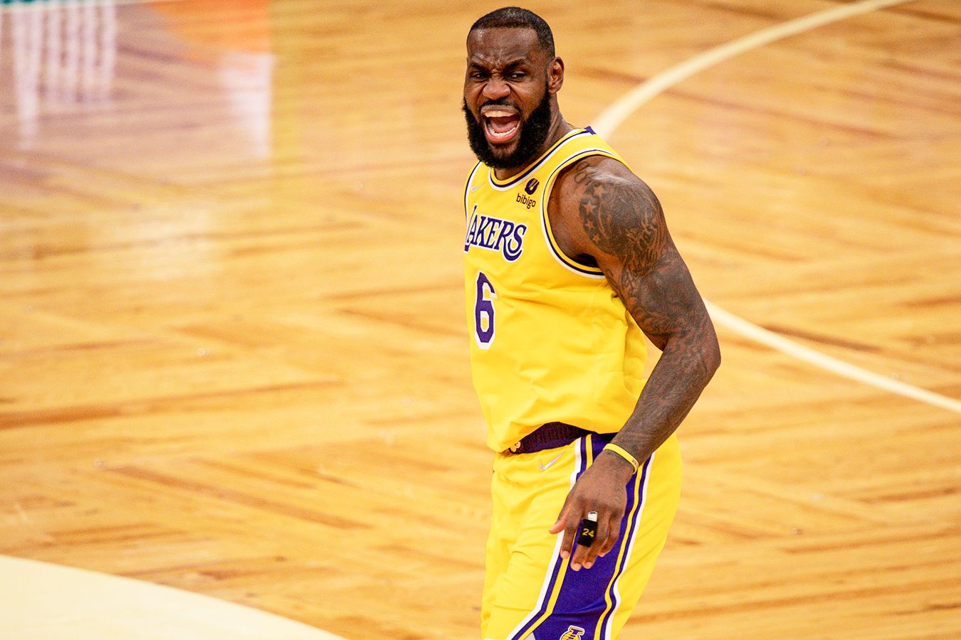 «Я играл как дерьмо». Леброн Джеймс категорически высказался о матче с ...