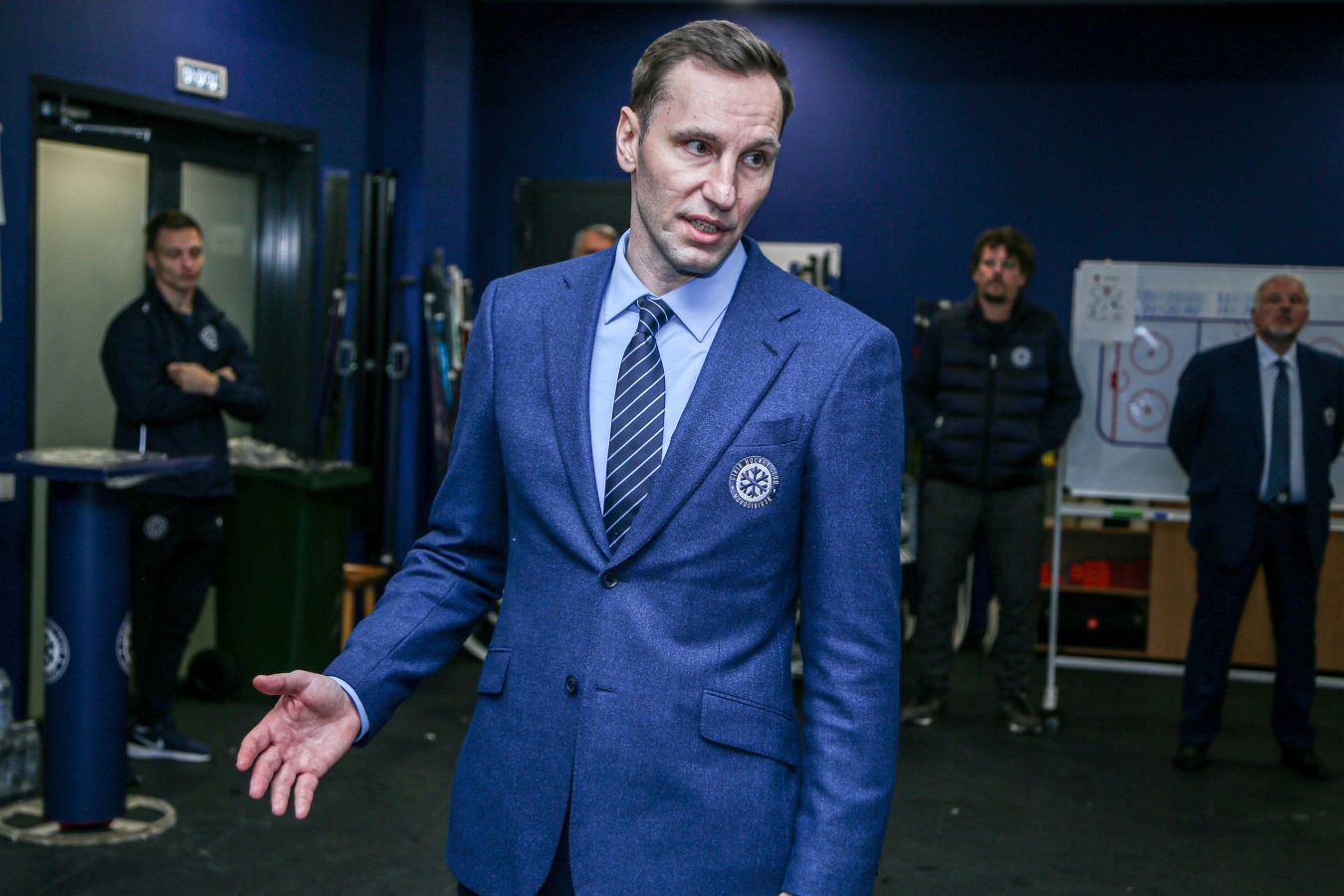 Главный тренер «Сибири» Немировски рассказал об отменённой шайбе в ворота СКА - Чемпионат