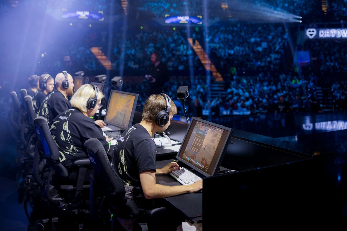 Игроки Team Spirit зарабатывают от $ 500 до $ 30 тыс. в месяц — CEO ...