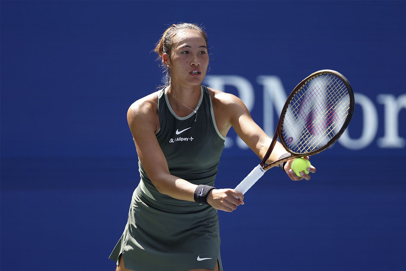 Чжэн Циньвэнь накричала на своих фанатов во время матча с Рыбакиной на ...