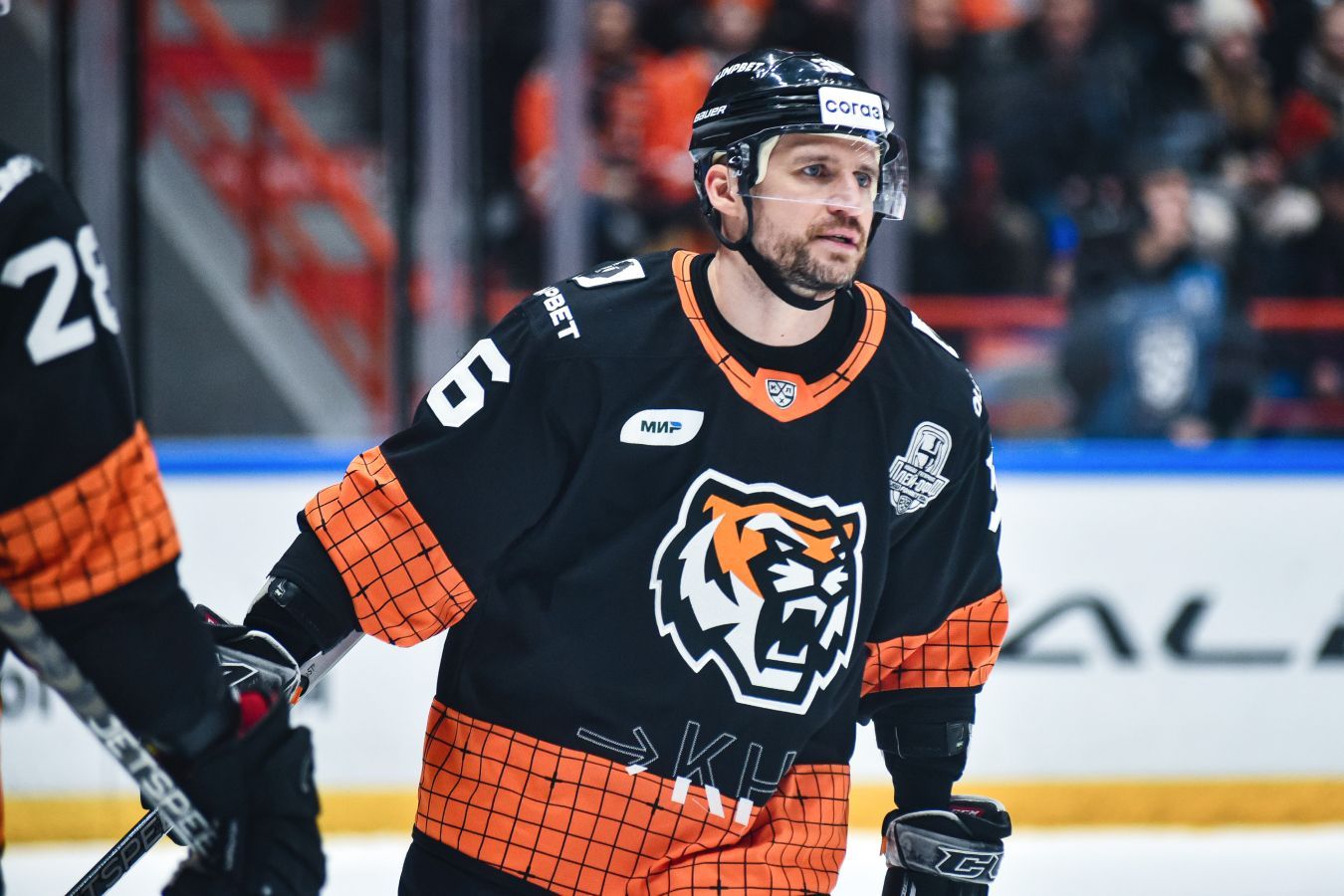 39-летний защитник Яков Рылов подписал новый контракт с «Амуром» - Чемпионат