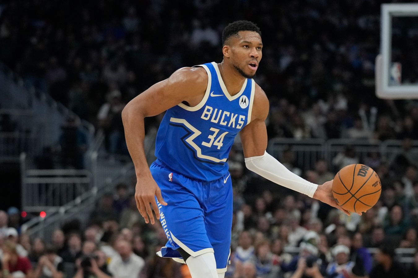 Яннис Адетокунбо стал 12-м игроком в истории НБА, который сделал 50 ...