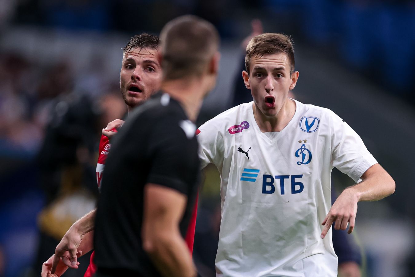 «Слышь, ты, молодой, закрой рот». Гладышев — о спорах с судьями во ...