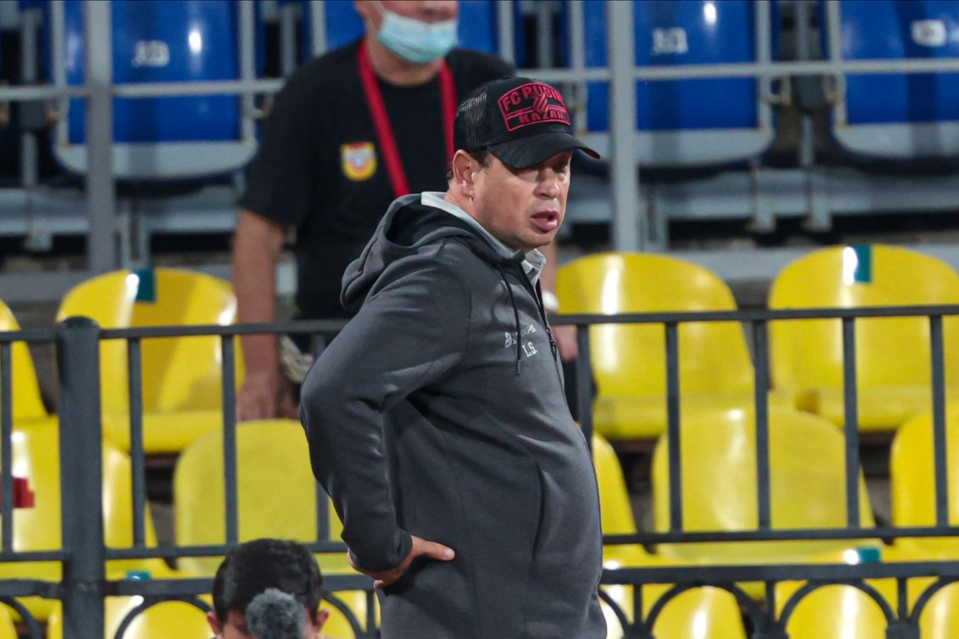 Слуцкий: наверное, не стоило наезжать на судей - Чемпионат