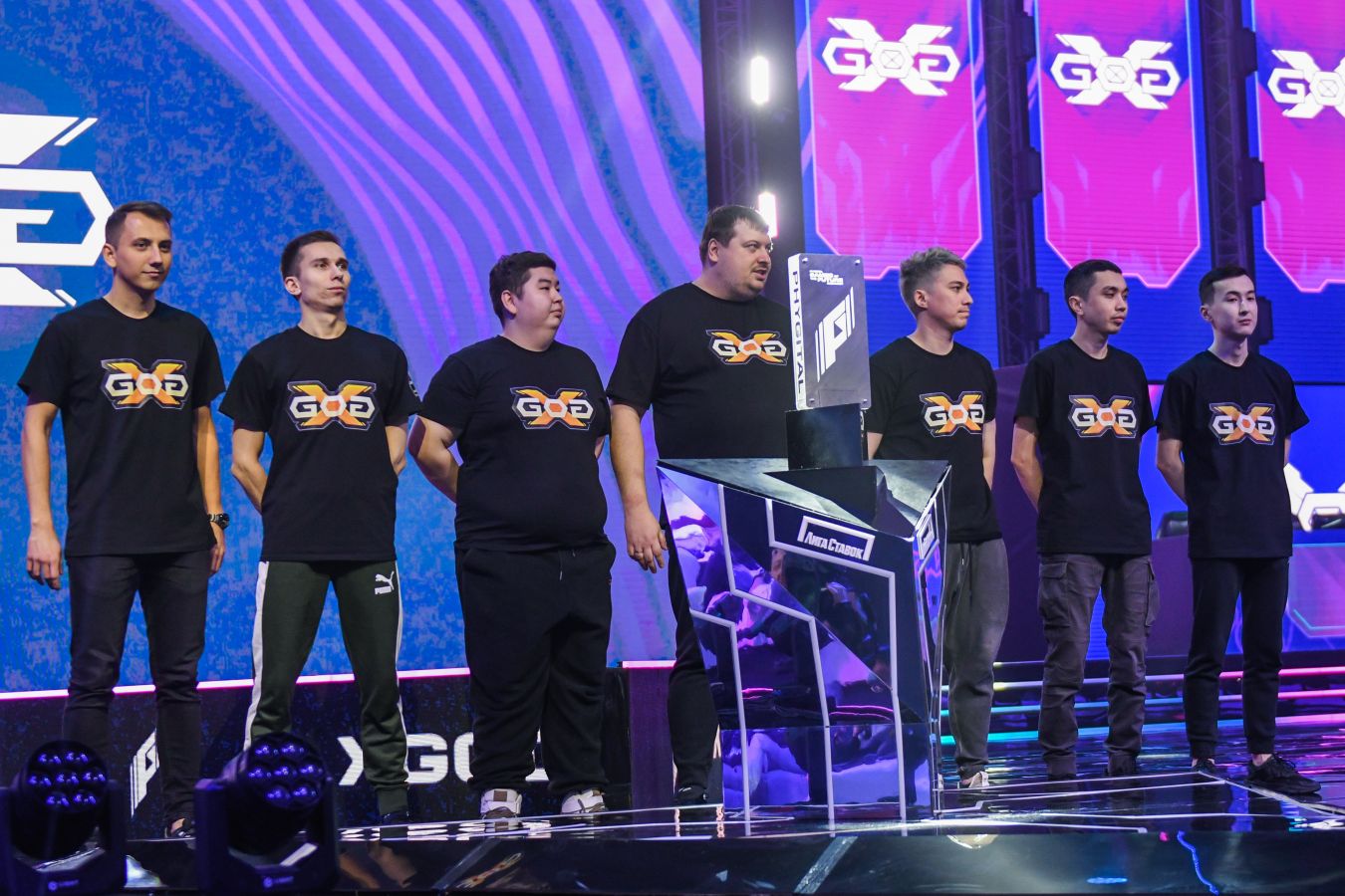 Команда чемпионов мира Dosia и mou выиграла турнир по CS 2 и лазертагу ...