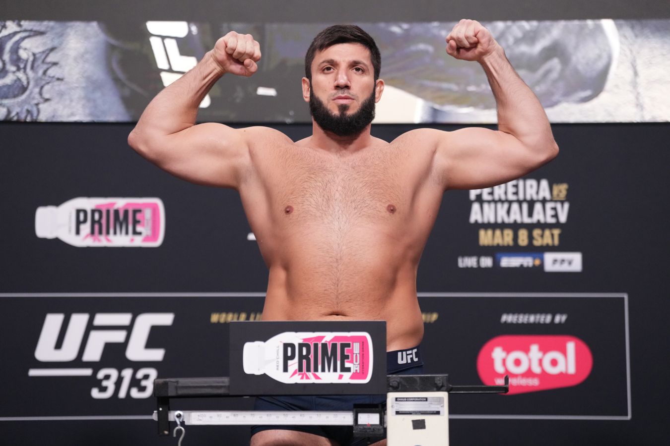 Куниев иронично отреагировал на отмену боя с Блэйдсом на турнире UFC ...