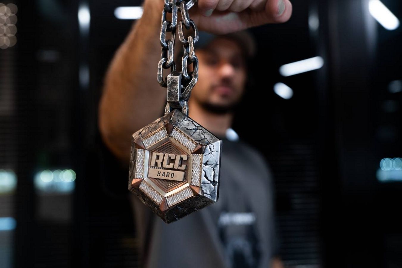 Лига RCC Hard представила чемпионский кулон из золота и серебра - Чемпионат
