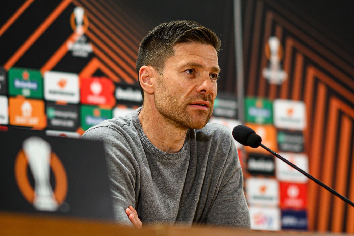 Хаби Алонсо не скупился на слова похвалы в адрес тренера «Ромы» Де ...