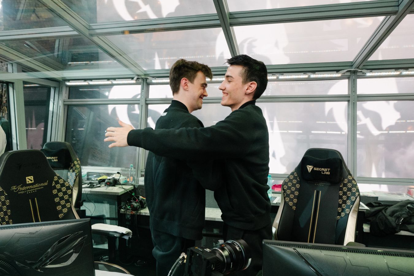 Team Spirit победила LGD на 76-минутной карте и повела в счёте на The ...