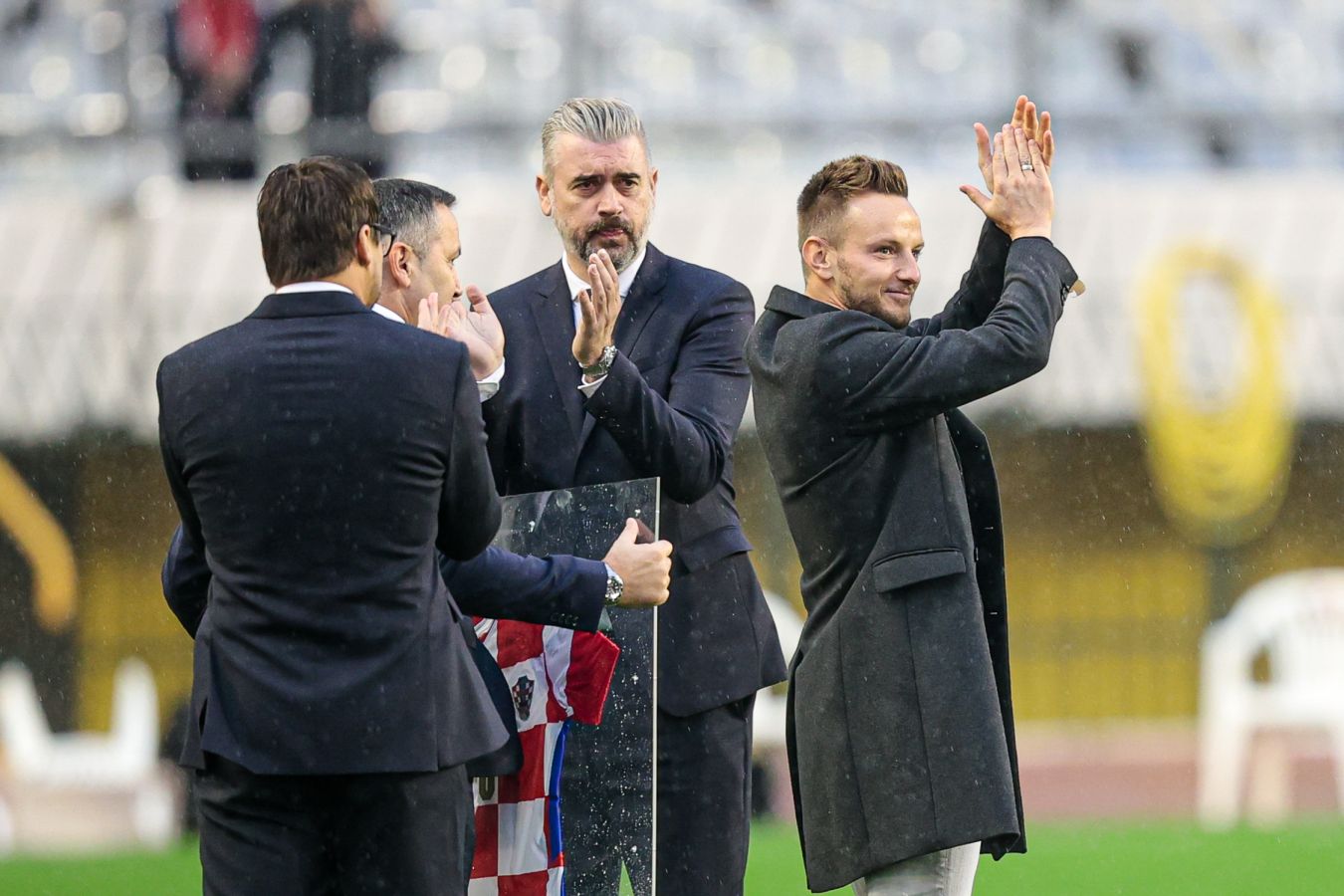 Экс-игрок «Барселоны» Иван Ракитич объявил о завершении карьеры - Чемпионат