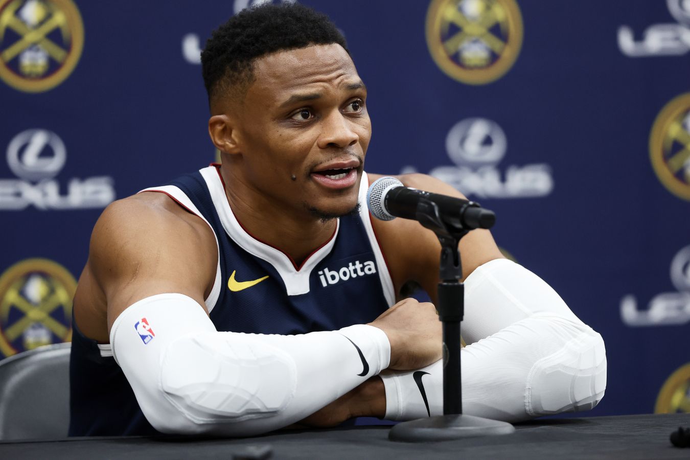 Инсайдер назвал две команды НБА, заинтересованные в Уэстбруке - Чемпионат