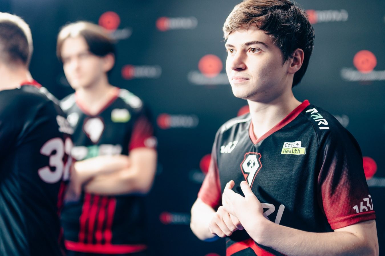 Valve вернула в Dota 2 жетоны двойной ставки MMR — игроки жалуются на расположение кнопки ...