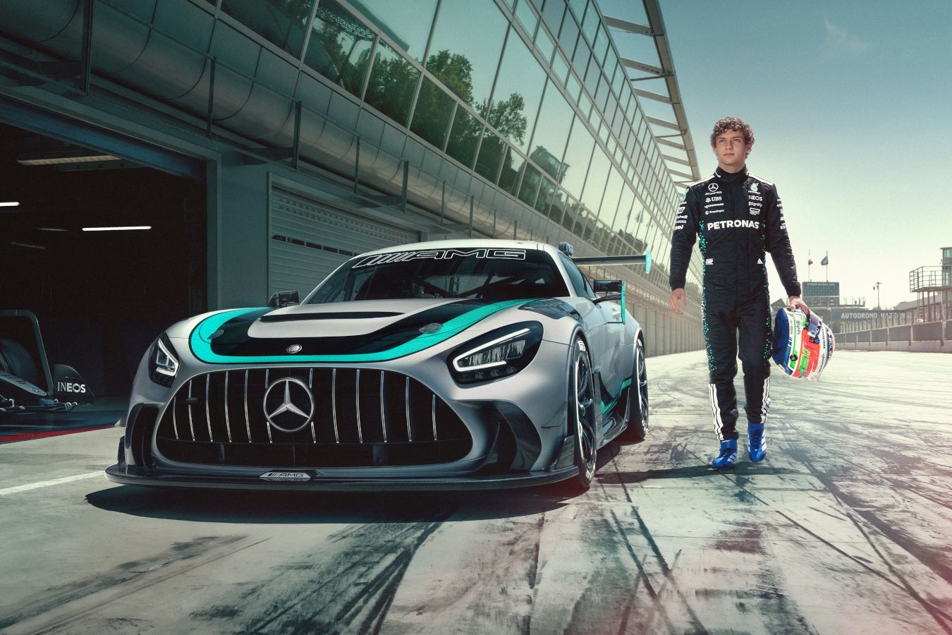 Представлен самый мощный Mercedes-AMG GT в истории. Его помогал ...