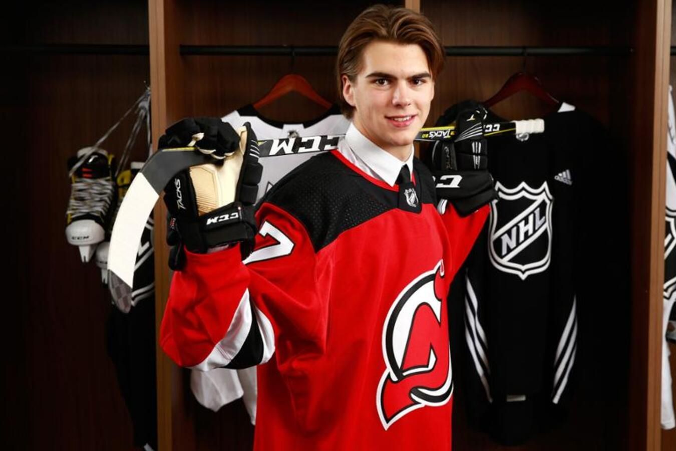 Форвард «Нью-Джерси» Нико Хишир выбыл на несколько недель из-за травмы ...