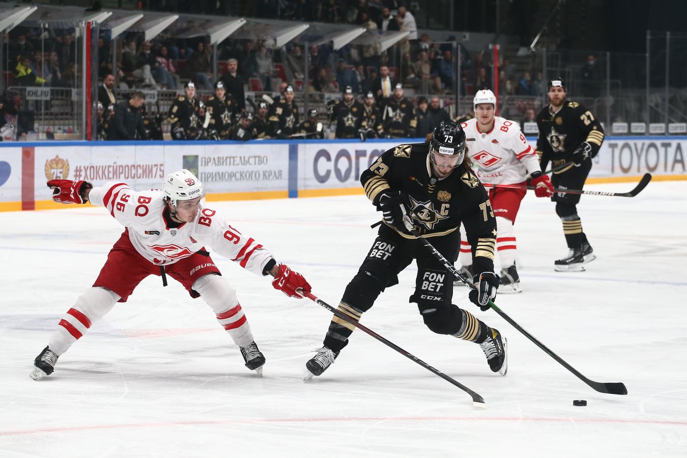 Шулак: по 11 часов в самолёте — это очень жёстко. Так можно поиграть ...