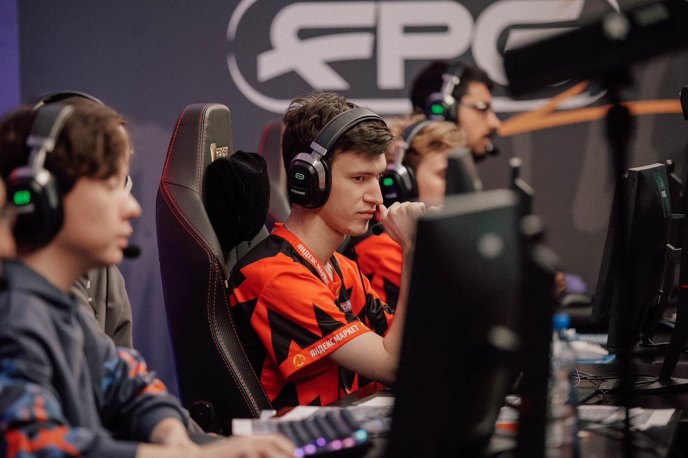 Team Yandex обыграла Tundra Esports и вышла в полуфинал Fissure ...