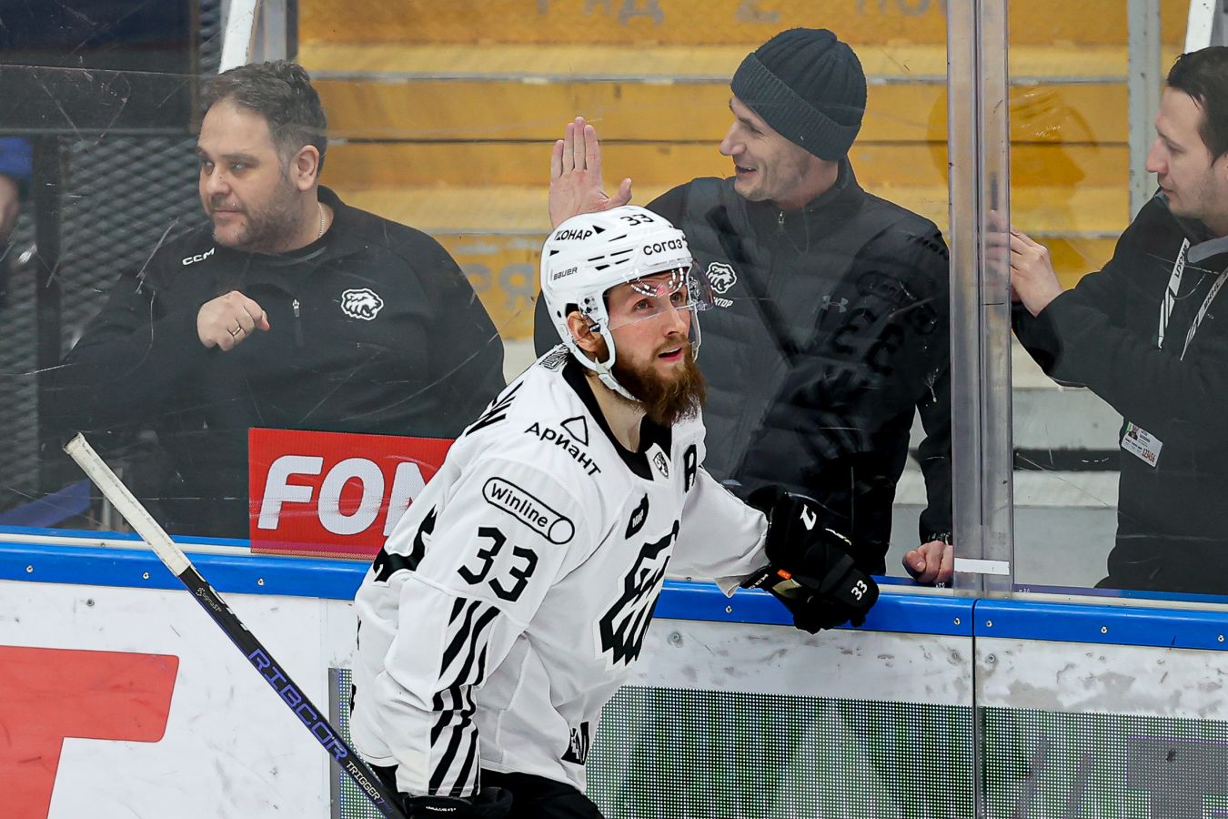 Яруллин вступился за партнёра по команде и подрался с Евгением Тимкиным ...