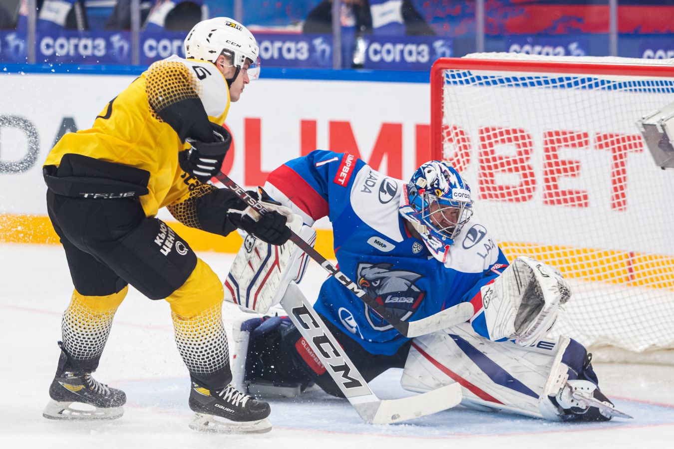 Вратарь «Лады» Трушков — о статусе первого номера: стараюсь цепляться ...