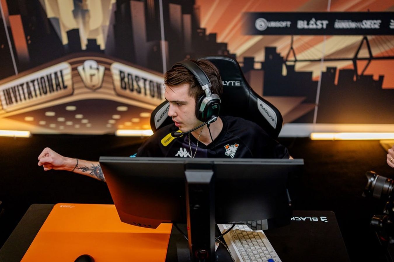 Российская Virtus.pro вышла в плей-офф чемпионата мира Six Invitational ...