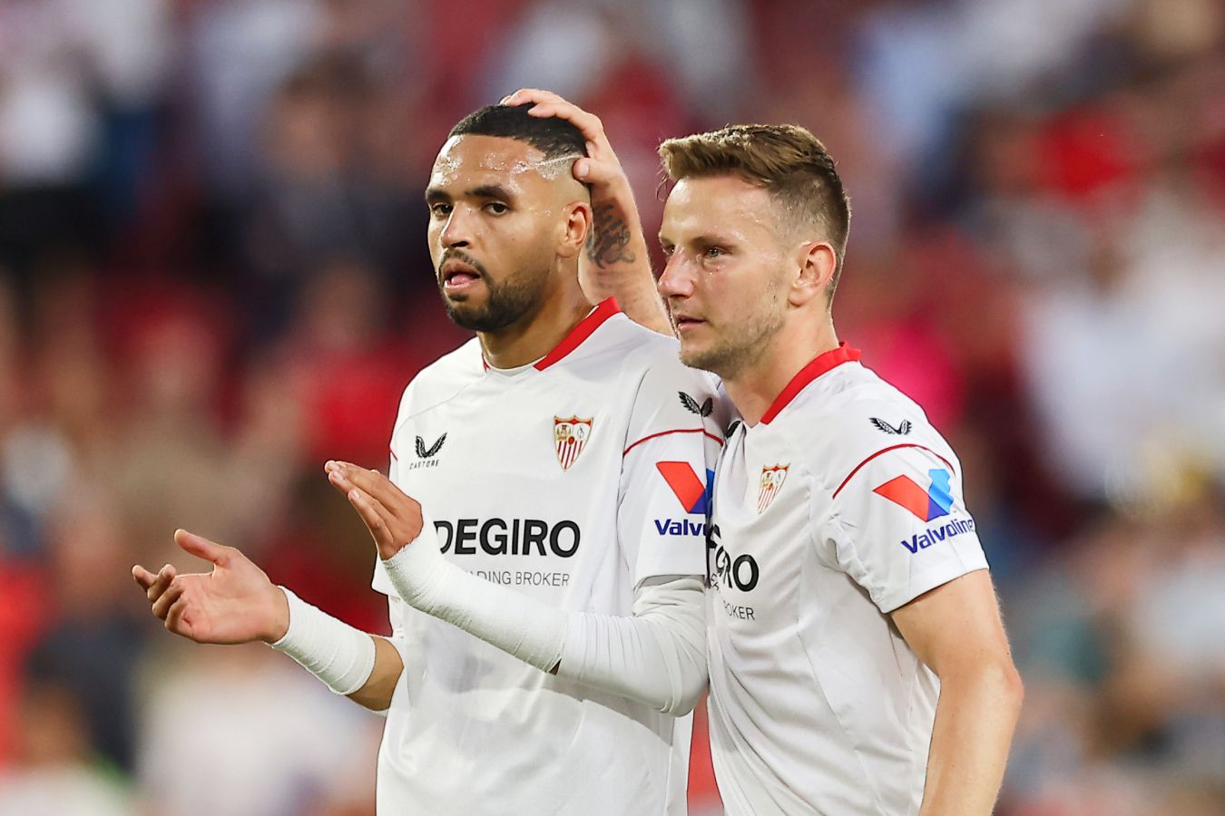 «Севилья» выставила на трансфер всех игроков, состав, подробности, кого ...