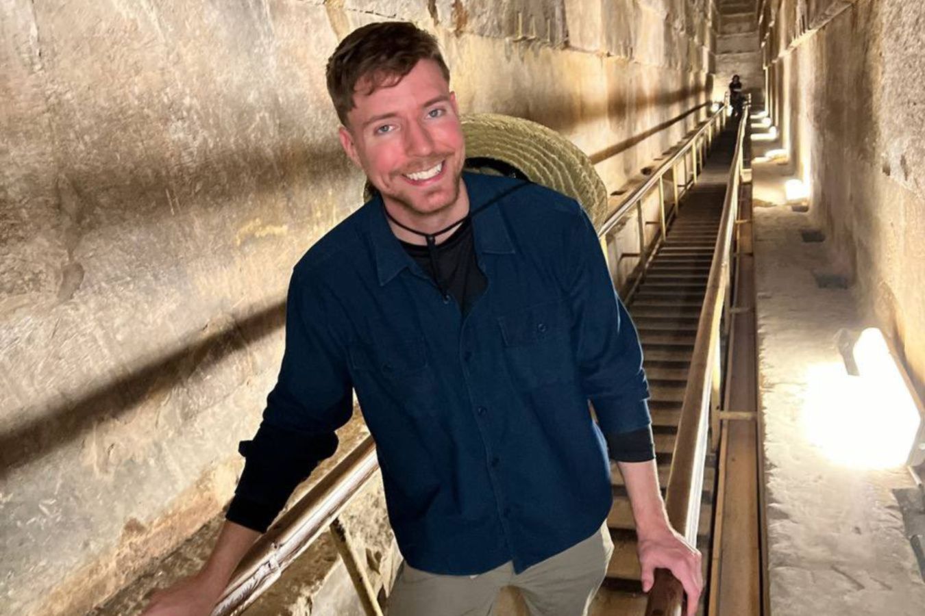 «Надеюсь, у меня уже миллион подписчиков»: MrBeast выложил видео ...