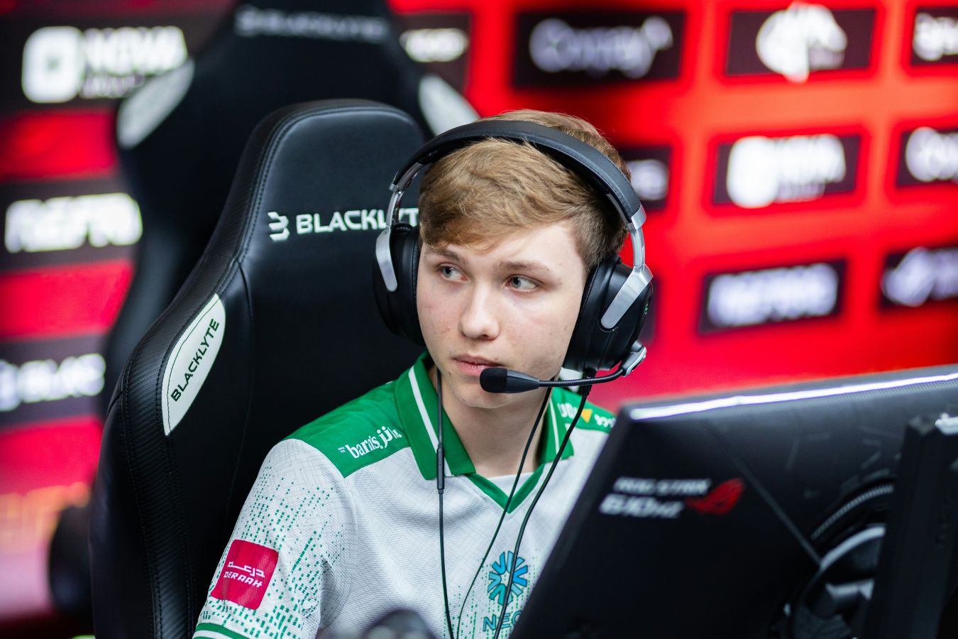 M0NESY 10 раз подряд обыграл Team Spirit — ни одного поражения за ...