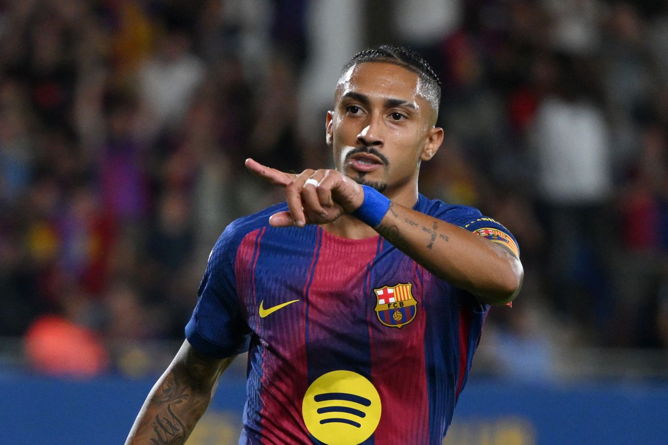 «Откуда они берут столько ерунды?» Рафинья — про слухи о своём переходе ...