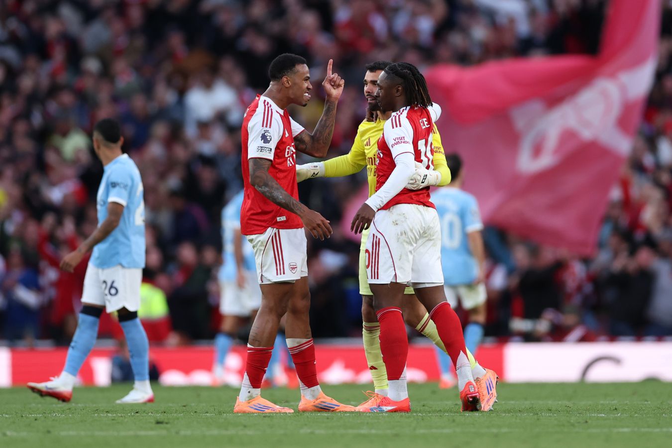 «Ман Сити» и «Арсенал» могут побороться за защитника из Бундеслиги — Caught Offside - Чемпионат