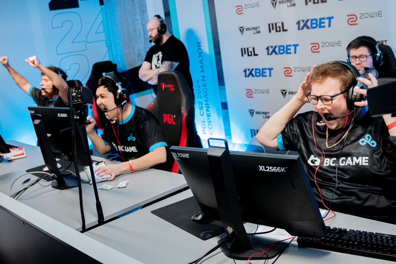 Российские Cloud9 и Team Spirit вышли на первый мэйджор по Counter-Strike 2 - Чемпионат