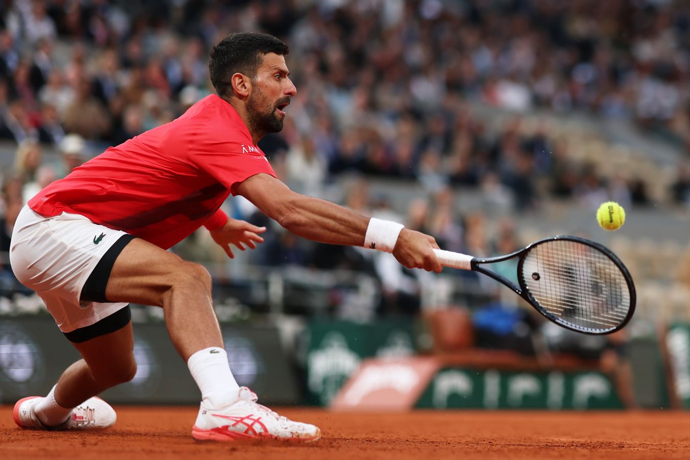 «Блестящий приём легенды». Новак Джокович посетил базу команды Формулы ...